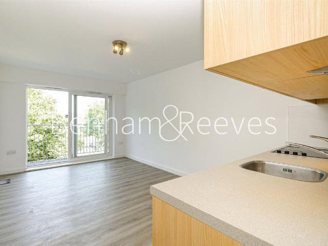 Heritage Avenue, London NW9, 1 bed flat to rent, £1,300 pcm | PrimeLocation