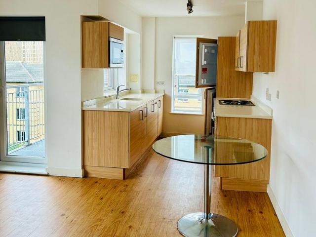Heritage Avenue, London NW9 2 bed flat to rent £2,500 pcm £577 pw