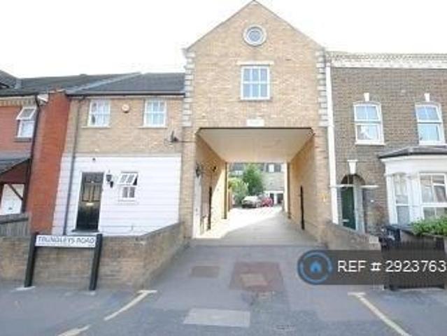 Heritage Court, London, SE8 4 bed terraced house to rent £3,500 pcm £808 pw