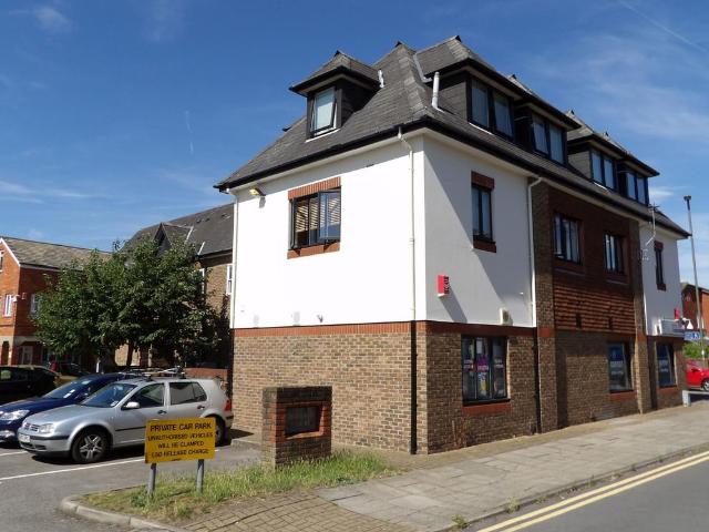 Heritage Court, Station Road, Egham. Studio to rent £1,050 pcm £242 pw