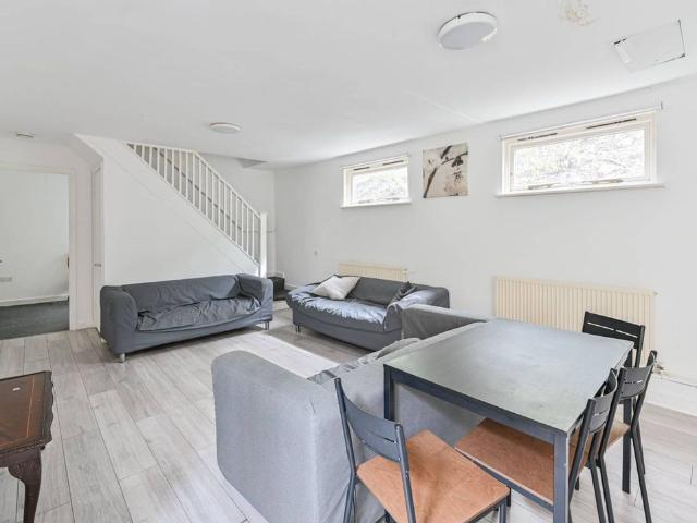 Heritage Place, Earlsfield, London SW18, 4 bed houseboat to rent, £6,000 pcm | PrimeLocation