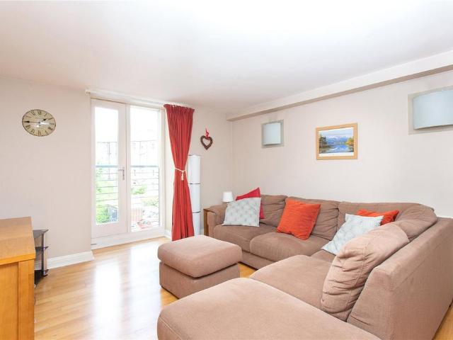 Hermand Crescent, Edinburgh, EH11 2 bed property to rent £1,480 pcm £342 pw