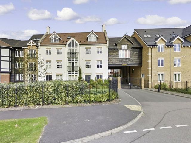 Hermitage Court, Honeywell Close, Oadby, Leicester LE2, 2 bed flat to rent, £1,100 pcm | PrimeLocation