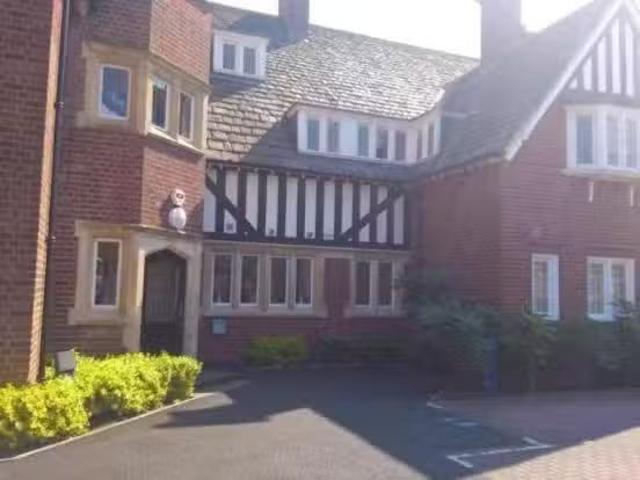 Hermitage Court, Oadby, Leicester LE2 2 bed apartment for sale.