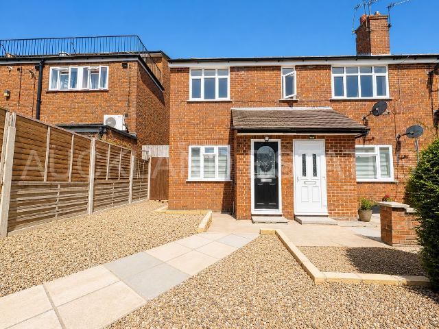 Hermitage Court, Potters Bar EN6, 2 bed maisonette to rent, £1,700 pcm | PrimeLocation