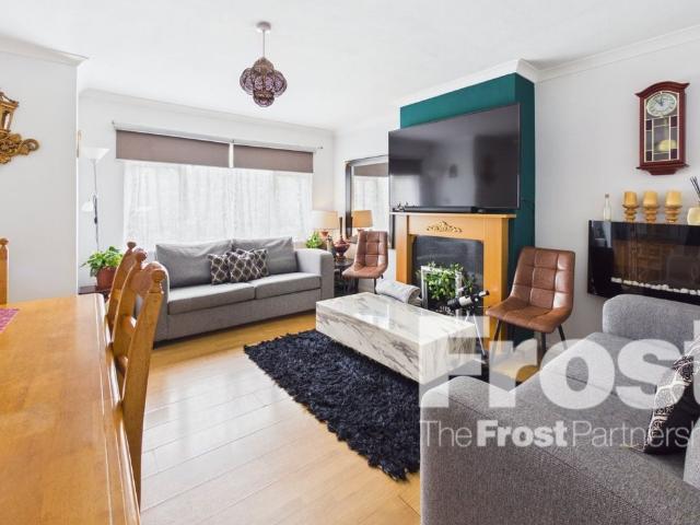 Hermitage Close, Slough, Berkshire SL3, 2 bed maisonette to rent, £1,500 pcm | PrimeLocation