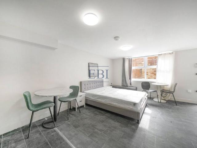 Hermitage Lane, Woodside Green, SE25 5HH