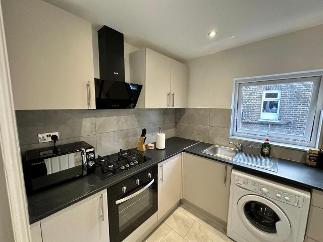Hermitage Road, London N4 3 bed apartment to rent £2,500 pcm £577 pw