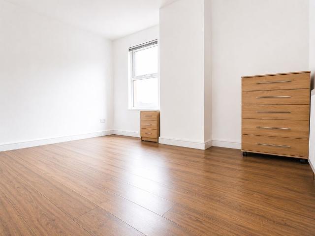 Hermitage Road, London N4, 2 bed flat to rent, £2,000 pcm | PrimeLocation