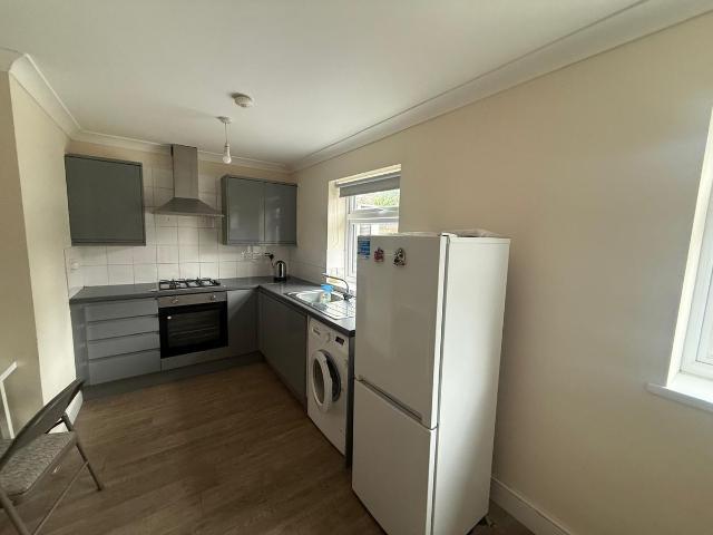 Hermon Hill, London E18, 1 bed flat to rent, £1,500 pcm | PrimeLocation