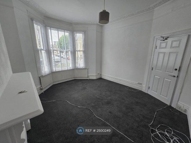 Herndon Road, London SW18, Room to rent, £925 pcm | PrimeLocation