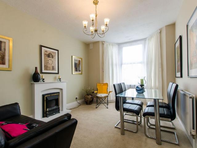 Herne Hill Road, Herne Hill, London SE24, 2 bed flat to rent, £2,200 pcm | PrimeLocation