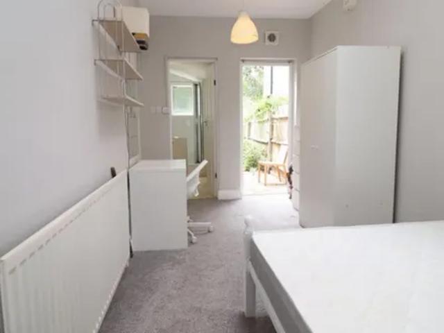 Herne Hill Road, London, SE24 0AE, United Kingdom | Room for rent #154573407 | Rentberry