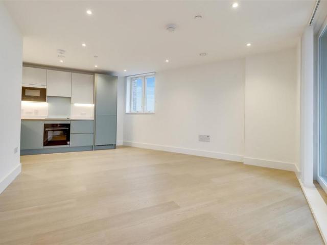 Herne Hill Road, London, SE24 2 bed apartment to rent £2,975 pcm £687 pw