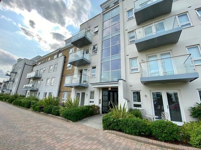 Heron Way, Maidenhead SL6, 2 bed flat to rent, £1,800 pcm | PrimeLocation