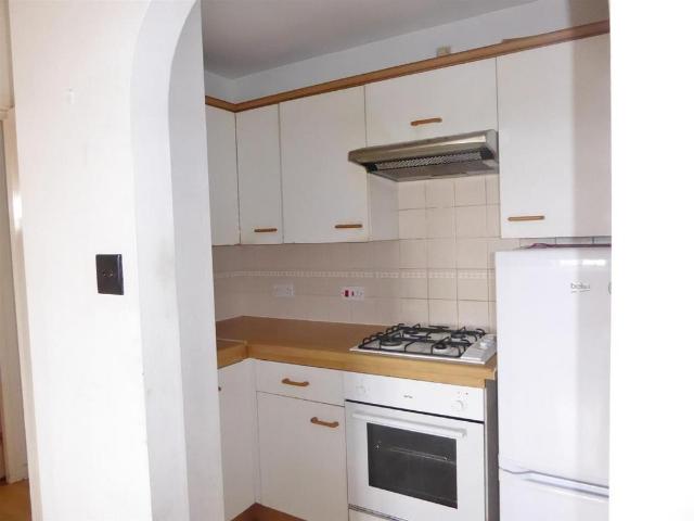 Heron Court, Tooting/ Colliers Wood. 2 bed apartment to rent £1,650 pcm £381 pw