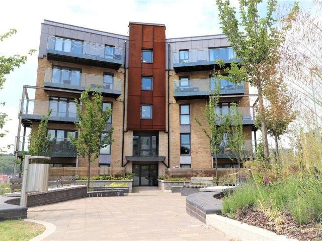 Heron Court, Castle Hill Drive. 2 bed apartment to rent £1,600 pcm £369 pw