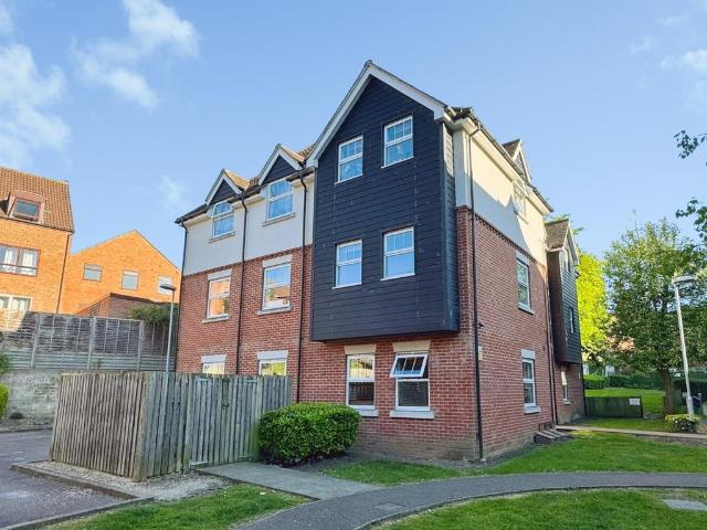 Heron Court, Hertfordshire CM23 2 bed apartment to rent £1,470 pcm £339 pw