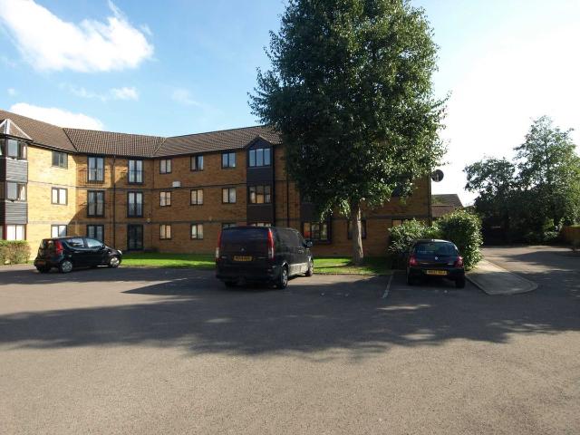 Heron Drive, Bicester OX26, 2 bed flat to rent, £1,350 pcm | PrimeLocation