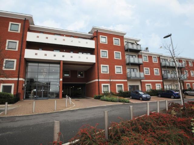 Heron House, Rushley Way, Reading. 2 bed apartment to rent £1,550 pcm £358 pw