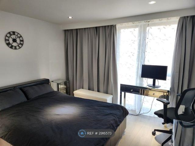 Heron Place, London E16, 1 bed flat to rent, £1,750 pcm | PrimeLocation