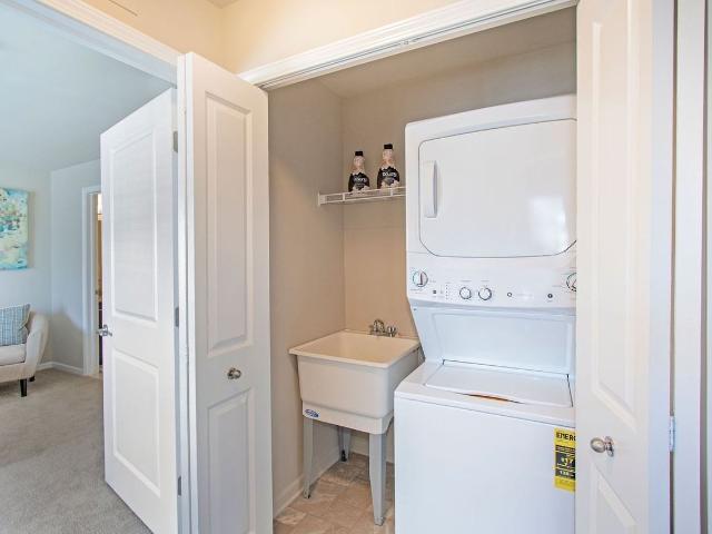 Heron Springs Townhomes and Apartments 3 Bedroom Apartment for Rent at 4100 Heron Springs Blvd, Lake Orion, MI 48359