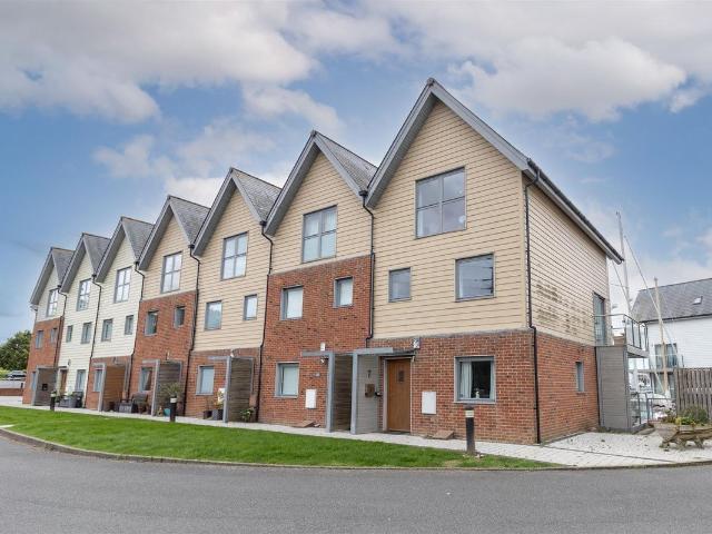 Heron Square, Island Harbour, Newport PO30, 3 bed property to rent, £1,575 pcm | PrimeLocation