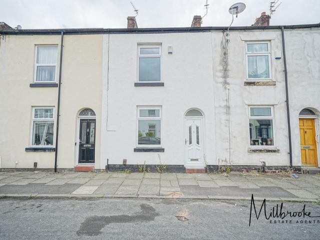 Heron Street, Swinton, M27 2 bed terraced house to rent £1,025 pcm £237 pw