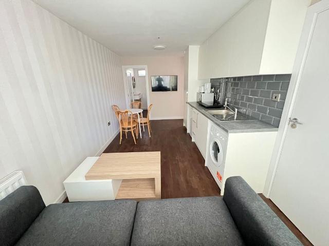 Heronsforde, London W13, 1 bed flat to rent, £1,300 pcm | PrimeLocation