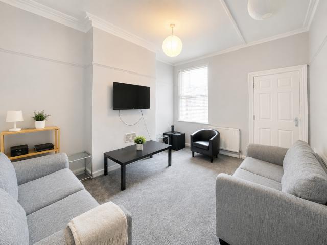 Herrick Road, Loughborough LE11 5 bed house to rent £2,175 pcm £502 pw