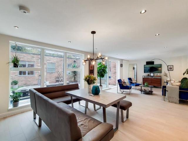 Herron Walk, London SE13 3 bed mews to rent £3,500 pcm £808 pw