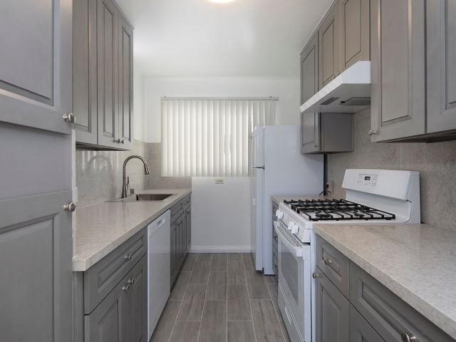 Herschel Apartments 2 Bedroom Apartment for Rent at 7555 Herschel Ave, San Diego, CA 92037 Village