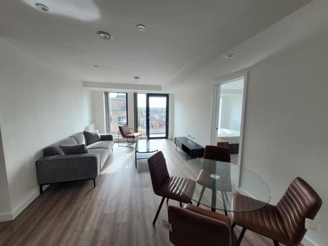 Herschel Street, Slough, SL1 2 bed apartment to rent £1,885 pcm £435 pw