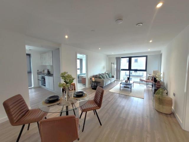 Herschel Street, Slough, SL1 2 bed apartment to rent £1,910 pcm £441 pw