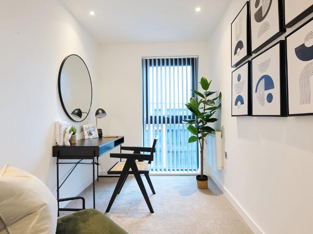 Herschel Street, Slough SL1, 2 bed flat to rent, £1,800 pcm | PrimeLocation