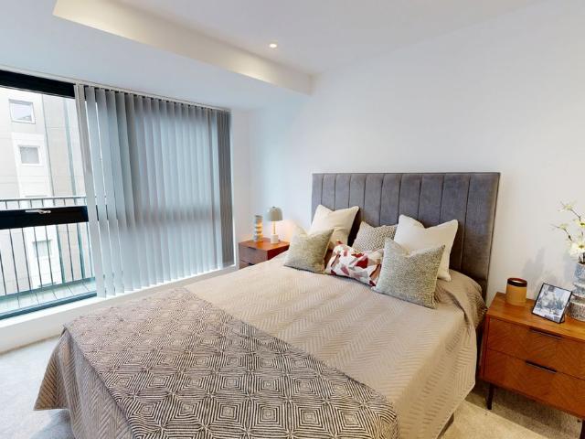 Herschel Street, Slough SL1, 2 bed flat to rent, £1,865 pcm | PrimeLocation