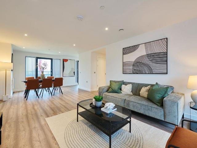 Herschel Street, Slough SL1, 3 bed flat to rent, £2,325 pcm | PrimeLocation