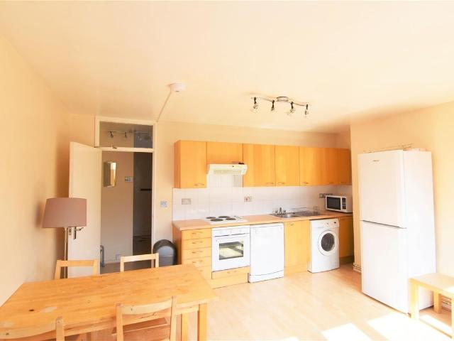 Hersham Close, London SW15, 4 bed flat to rent, £2,450 pcm | PrimeLocation