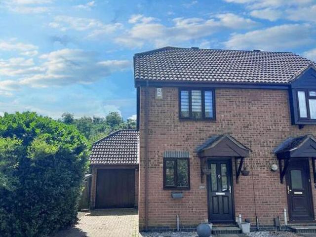 Hersham Gardens, Hersham, 2 Bedroom House
