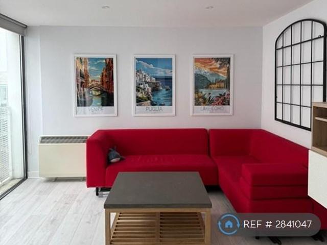 Hester Road, London, SW11 2 bed flat to rent £2,900 pcm £669 pw