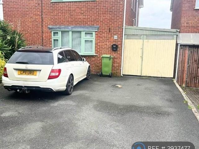 Hesters Way Lane, Cheltenham, GL51 4 bed semi detached house to rent £1,625 pcm £375 pw