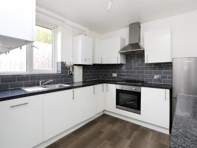 Heston Street, London 3 bed house to rent £2,300 pcm £531 pw