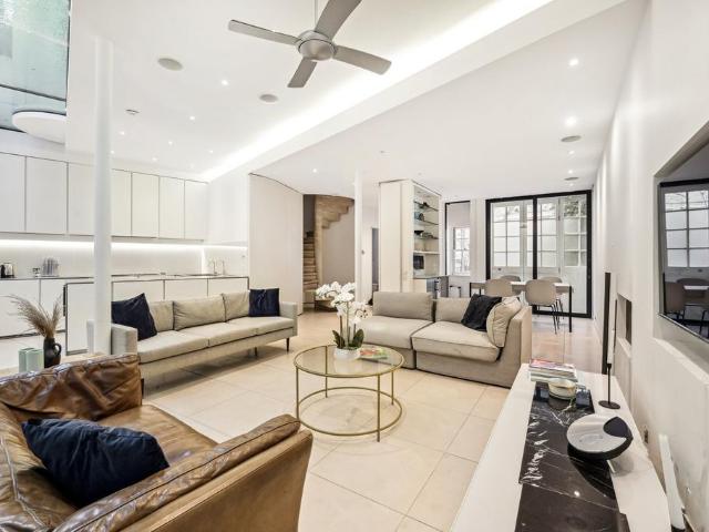 Hesper Mews, South Kensington, London 3 bed mews to rent £11,000 pcm £2,538 pw