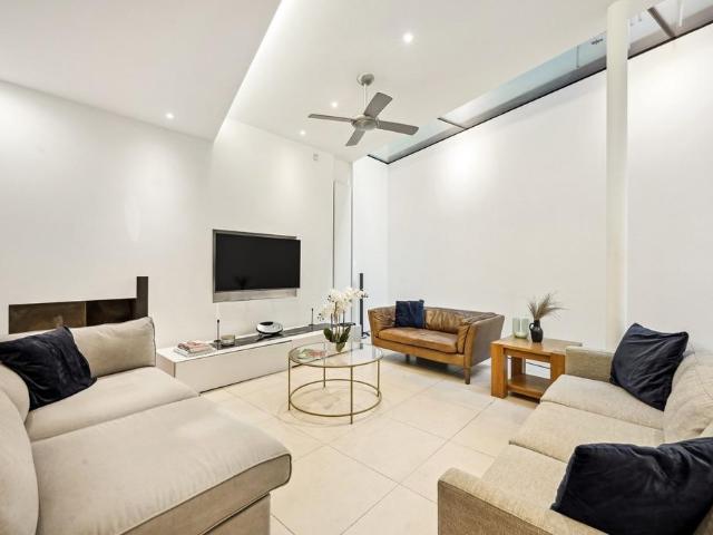 Hesper Mews, South Kensington. 3 bed mews to rent £10,000 pcm £2,308 pw