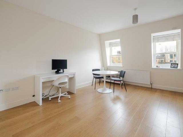 Hessel Street London E1 1 bed apartment to rent £1,850 pcm £427 pw