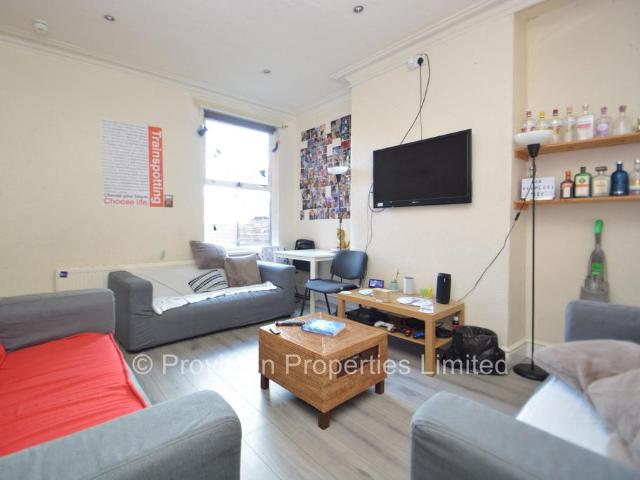 Hessle Place, Hyde Park LS6 8 bed terraced house to rent £3,640 pcm £840 pw