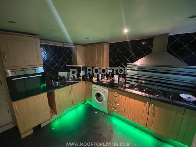 Hessle Place, Leeds LS6 8 bed house to rent £4,160 pcm £960 pw