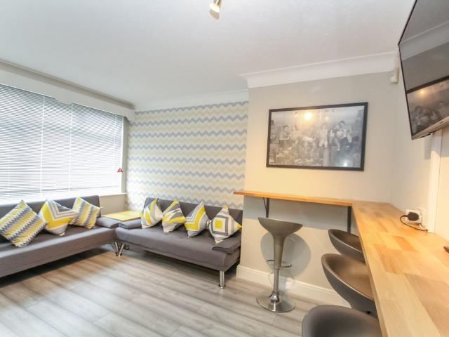 Hessle Road, Hyde Park, Leeds, West Yorkshire LS6, 4 bed terraced house to rent, £2,288 pcm | PrimeLocation
