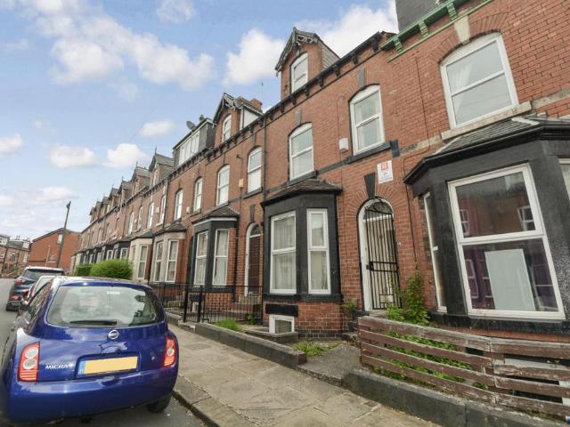 Hessle View, Leeds LS6 5 bed house to rent £3,033 pcm £700 pw