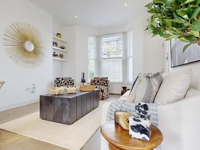 Hetley Road, W12 2 bed apartment to rent £2,950 pcm £681 pw